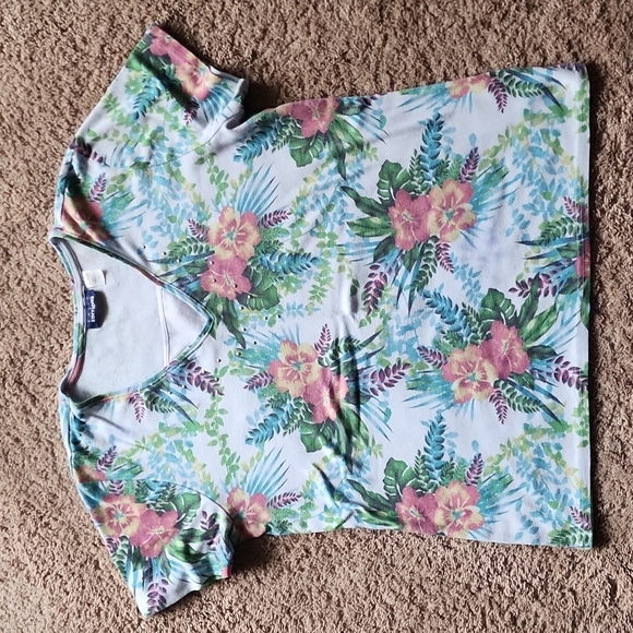 Basic Editions | Tops | Womens Basic Editions L Rhinestone Tropical Hibiscus Short Sleeve Tee ...